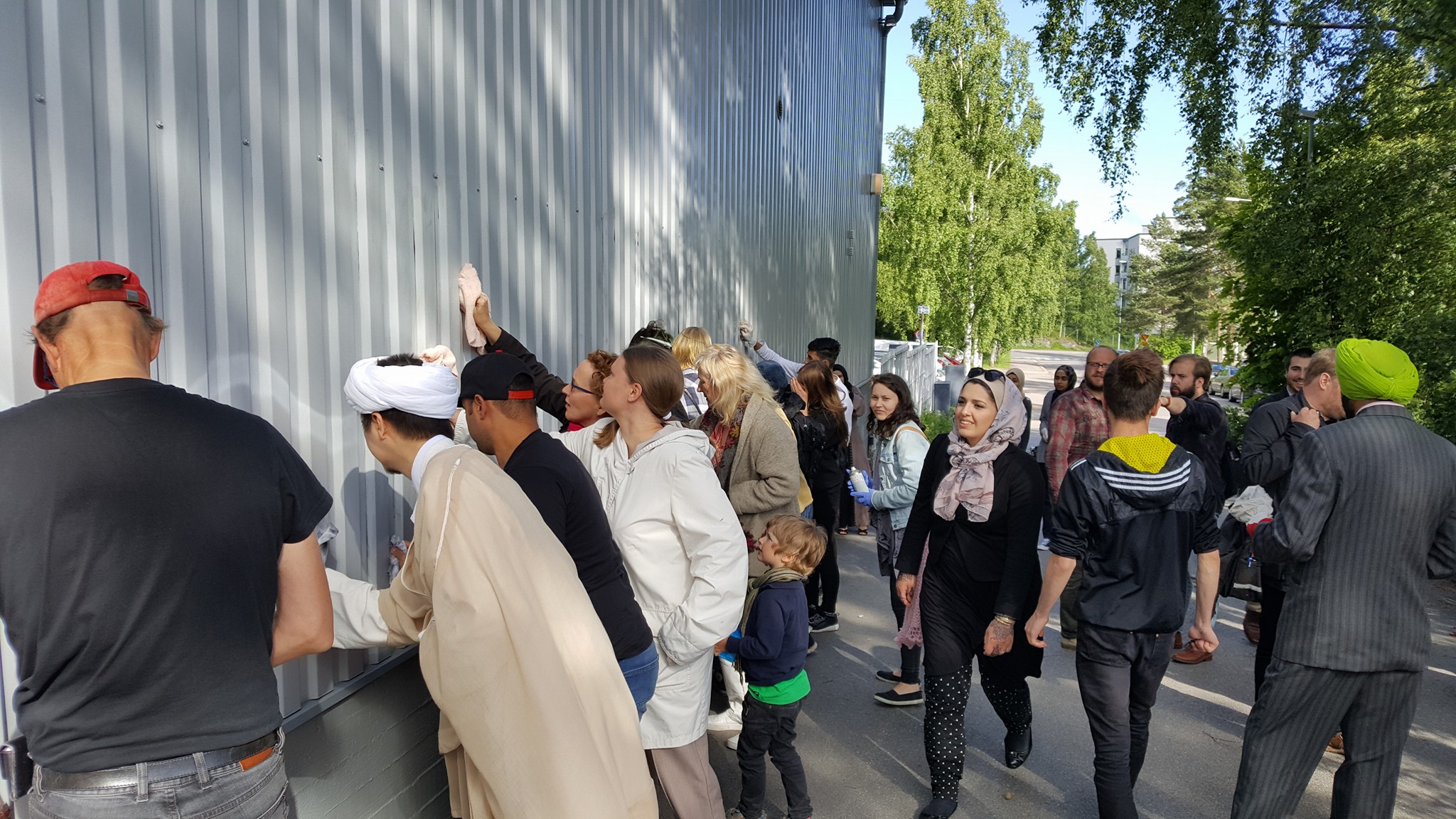 Interfaith Group Cleans Vandalized Mosque | URI