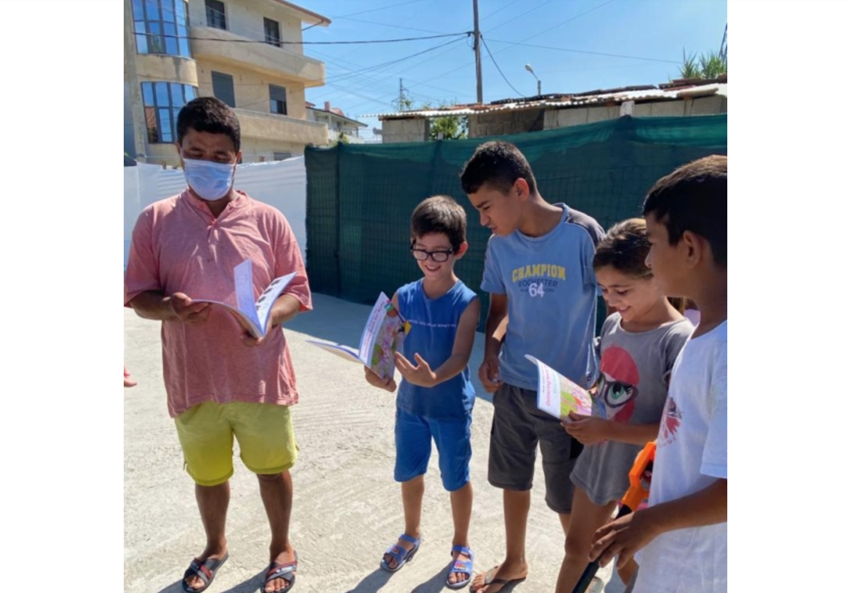 Udhetim i Lire Distributes Interfaith Coloring Books to Children | URI